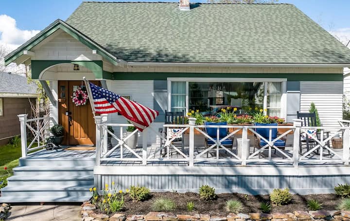 Charming 5br Home | Downtown Kalispell Stay - Kalispell, MT