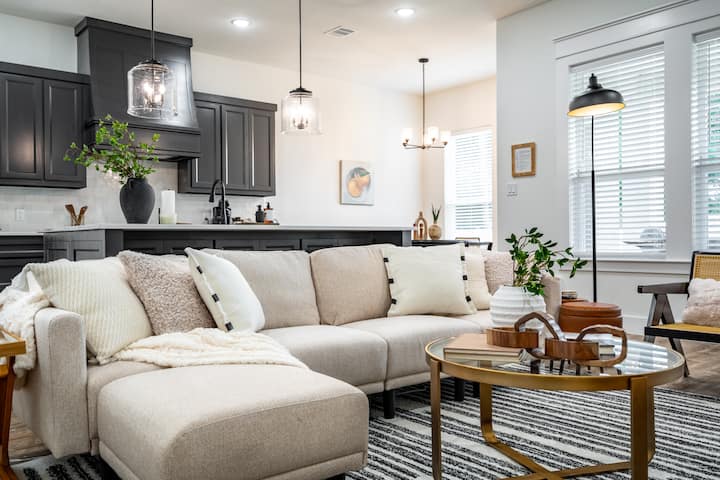 Expertly Designed Home W/ Fire Pit + Telescope - Fort Worth, TX