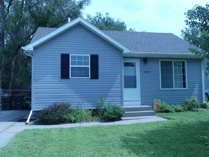 Lisa's Lincoln Hideaway, 2 Miles From Stadium!~ - Lincoln, NE