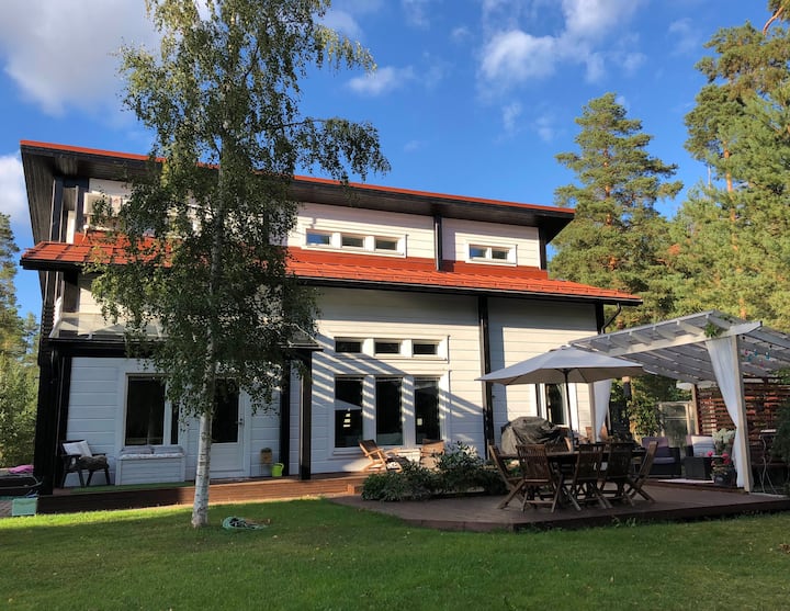 Huone Isosta Hirsitalosta Aamupalalla. - Seinäjoki