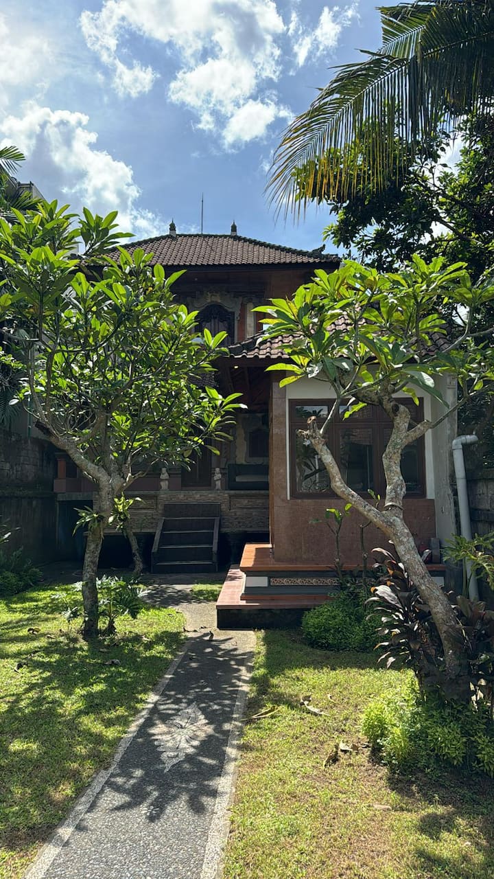 Modern Western Interior - Highest Speed Wifi - Ubud