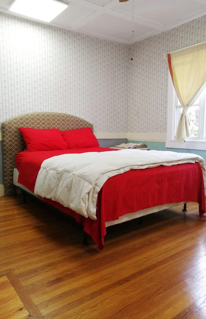 Good 1br Apartment, 1st Floor - Massachusetts
