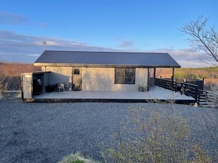 Cozy 3br Summerhouse With Hot Tub In South Iceland - Islande