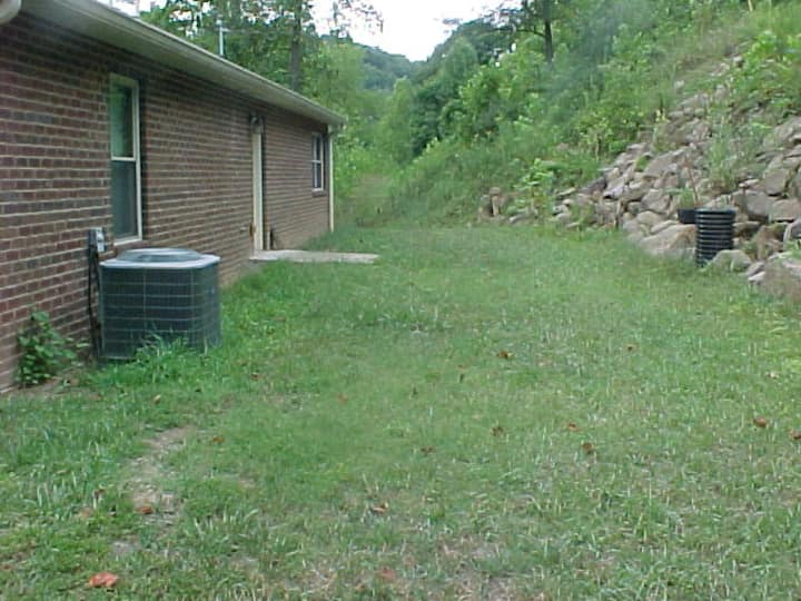 Palace On The Trail & Pond - Charleston, WV