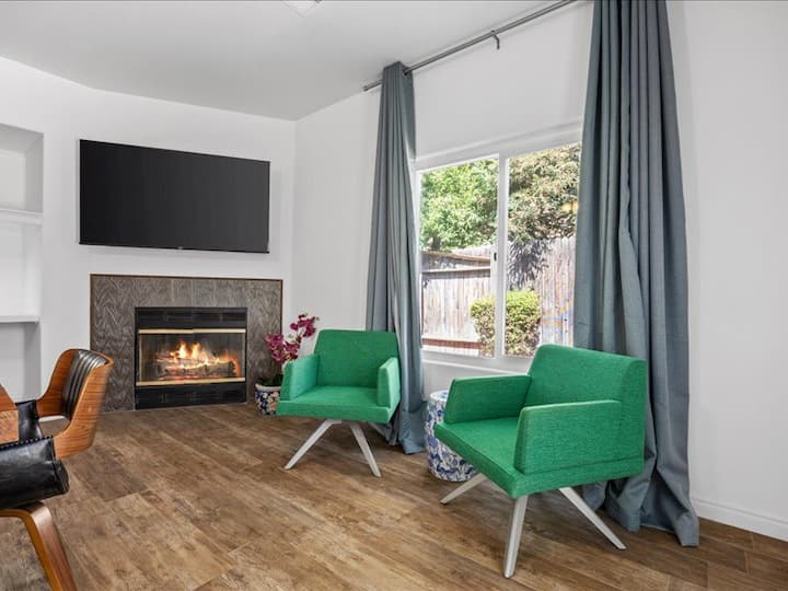 Modern Luxe Villa - Bakersfield, CA