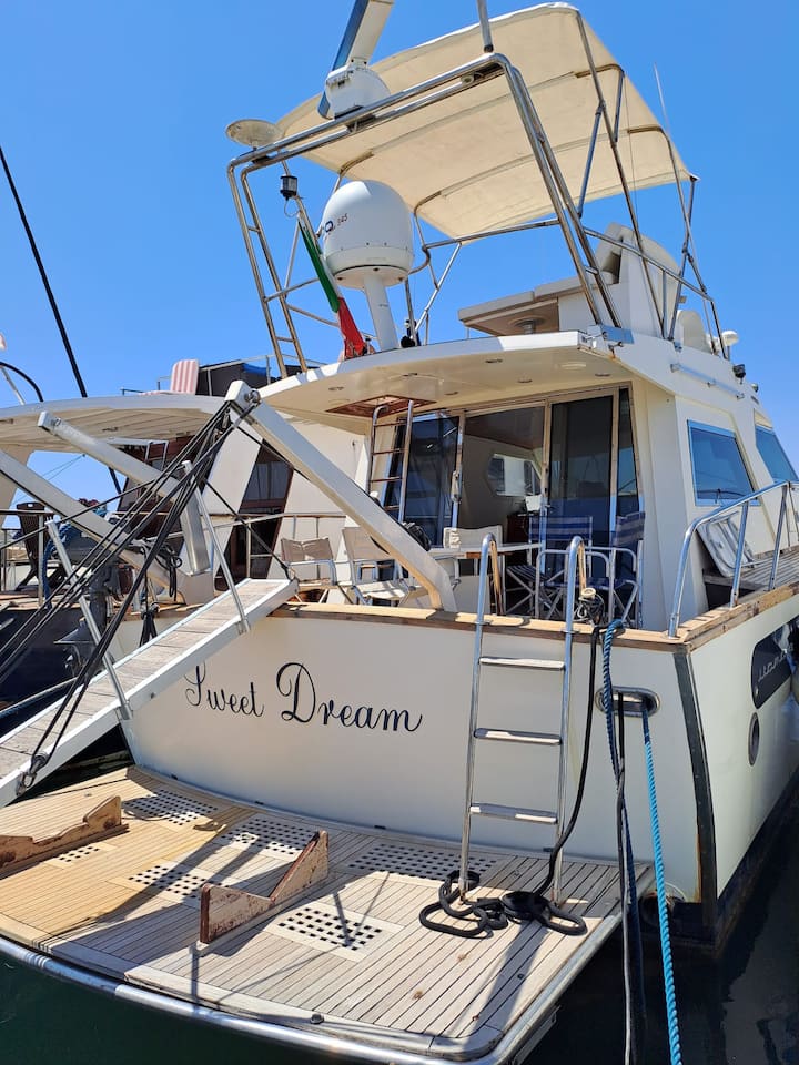 Sweet Dreams In Boat - Alghero