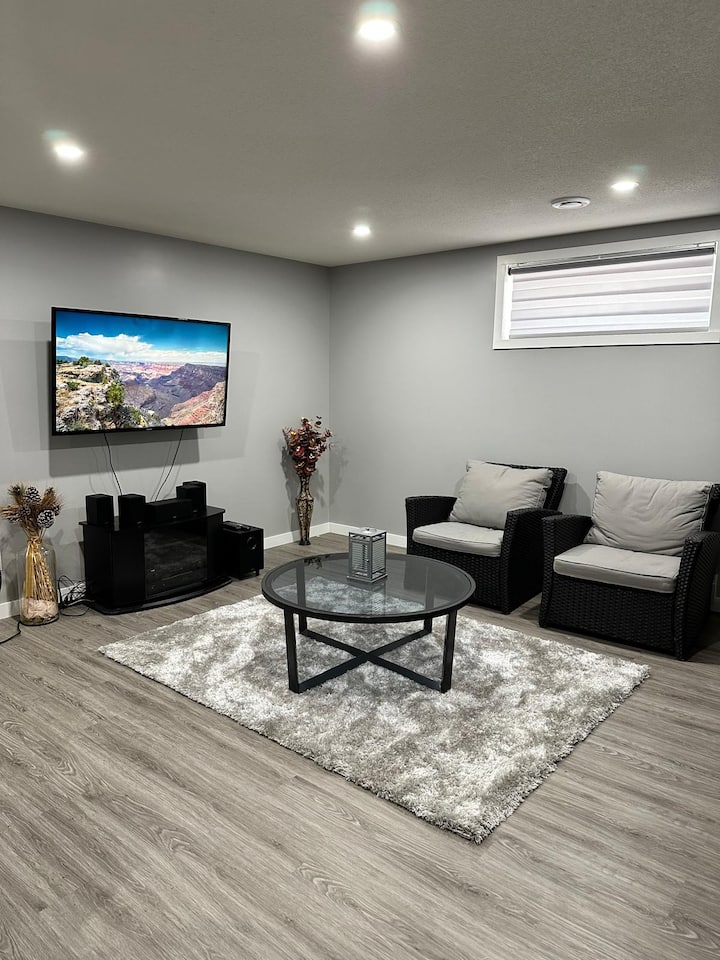 New Cozy Suite With Home Comfort At The Greens - White City
