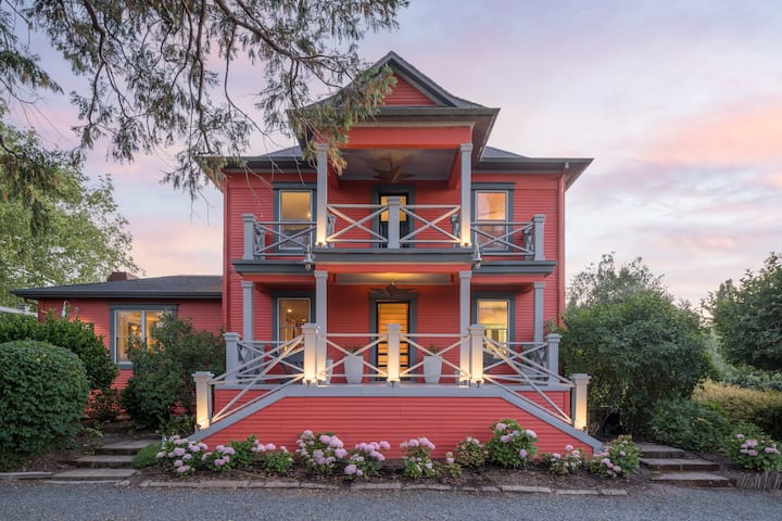 Escape To Spirit Hill Farm - Sebastopol, CA