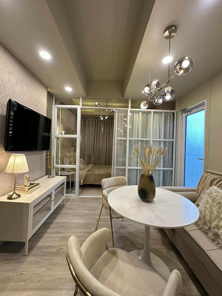 Luxellehaven "Corner Condo" - Quezon City