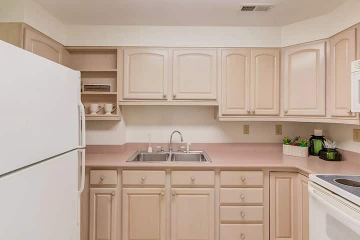 Basement Suite W/ Kitchen - Snellville, GA