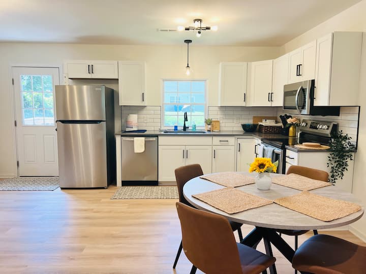 Newly Furnished Room Near Fuse - Gastonia, NC
