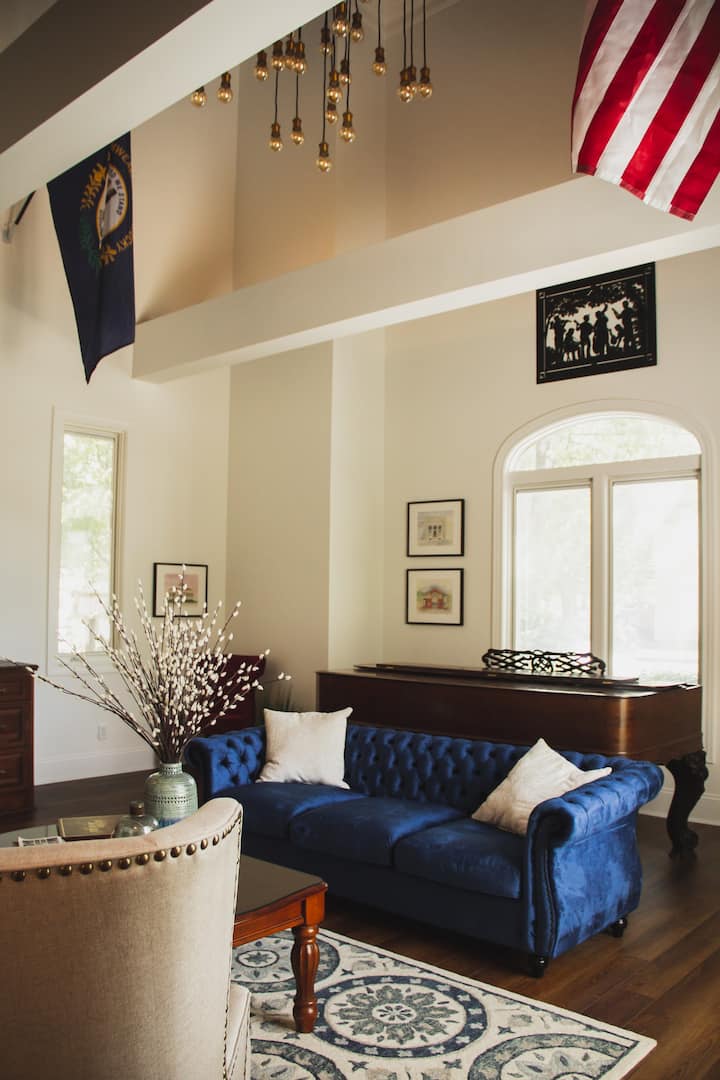 Queen Suite At The Respite Bnb With Ensuite Bath - Paducah, KY