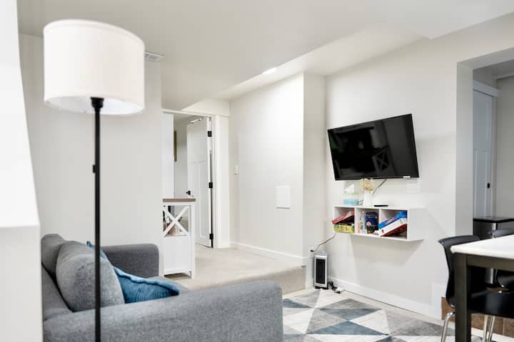 Modern Seattle Escape - Light Rail/stadiums/safe - Seattle, WA