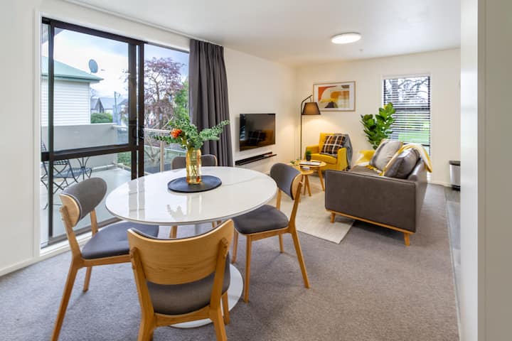 Warm Chch Apartment: Park View & Garage Parking - Christchurch