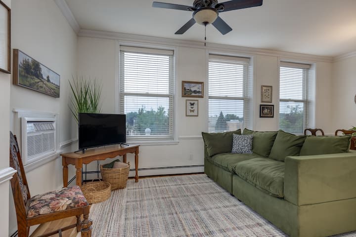 Downtown Apt - 15 Min To Madison! - Lake Kegonsa, Stoughton