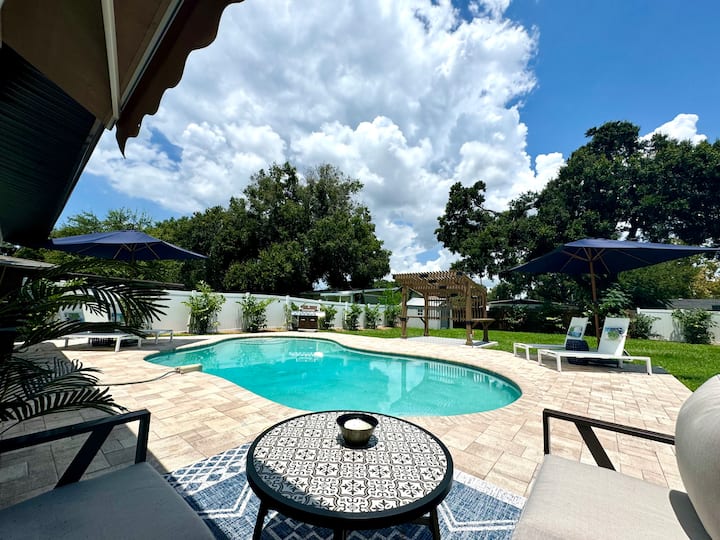 Modern Boho- 4/3 King Beds/pool/ Hot Tub! Pets Ok - Tampa, FL