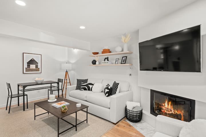 Luxurious Aspen Mountain Condo - Aspen, CO