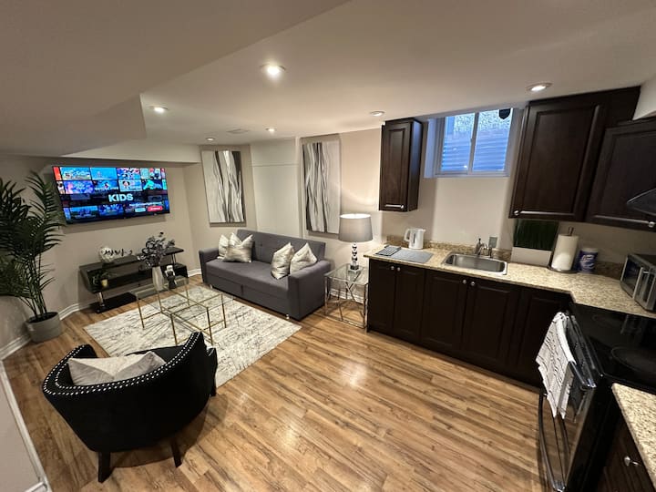 Serene Oak Retreat - Burlington