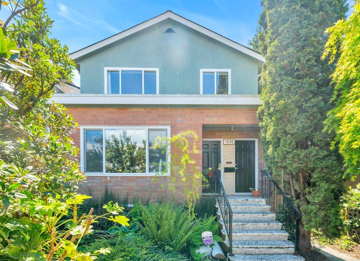 Charming East Van Home: Near Dt & Commercial St. - Vancouver