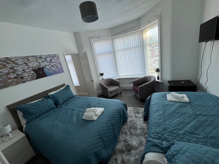 Budget Twin Room In An Hotel - Blackpool