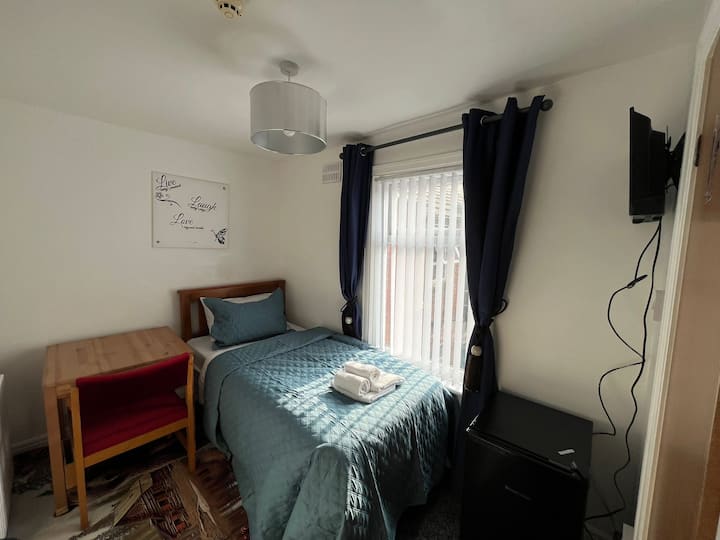 Ensuite Single Room In An Hotel - Poulton-le-Fylde