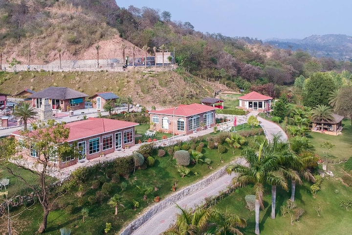 Brickwood Hill A 4br Lavish Villa W/ Massive Lawn - 펀자브 주