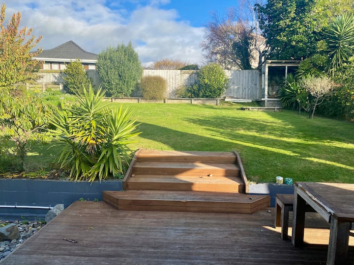 Redwood Retreat: Cosy Stay! - Wellington