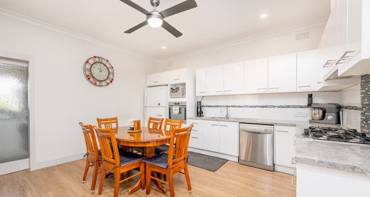 Private Room In A House - Shepparton