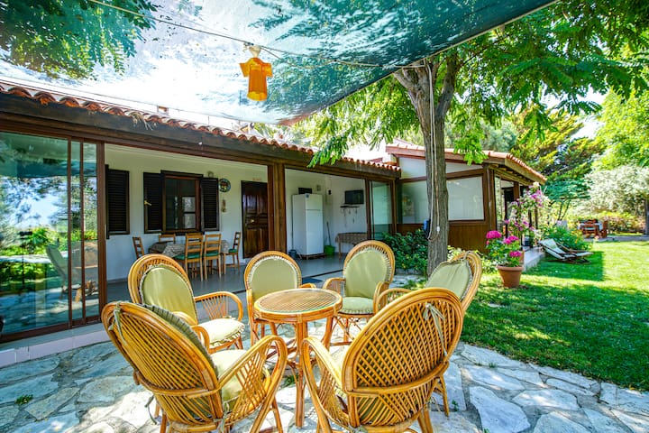 Mine Tatil Evi-begonvil Apart - Bozcaada