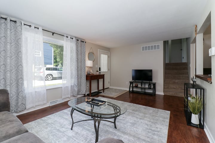 Cozy Clara Condo A - Peoria, IL