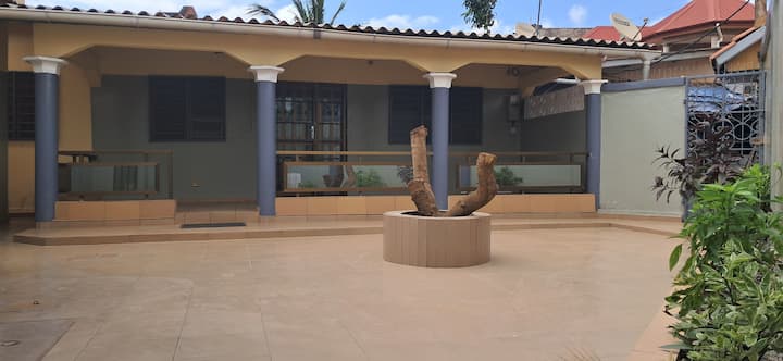 Ett Eget Boende Med Egen Gård. - Lomé