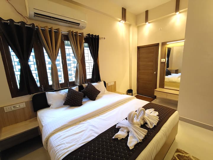 Superior Ac Double Bed Room - Glow Inn Homestay - Mughalsarai