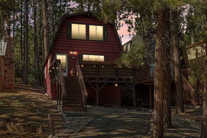 The Lions Den + Hot Tub + Fireplace - Big Bear, CA