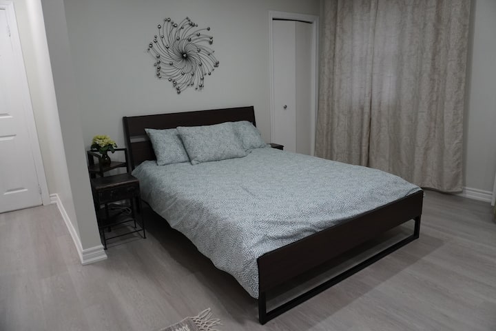 Spacious Private Niagara Bedroom - Niagara Falls