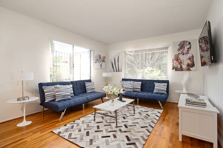 Sunny West Hollywood Suite - West Hollywood, CA
