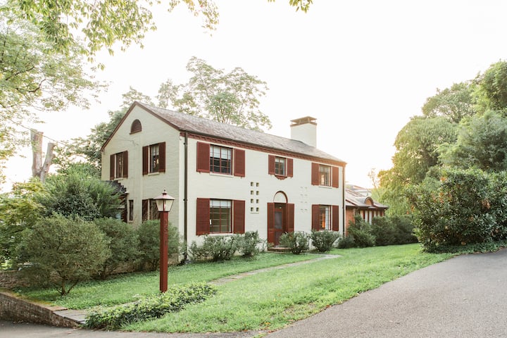 *New* Entire Home Off Rugby Road - Charlottesville, VA