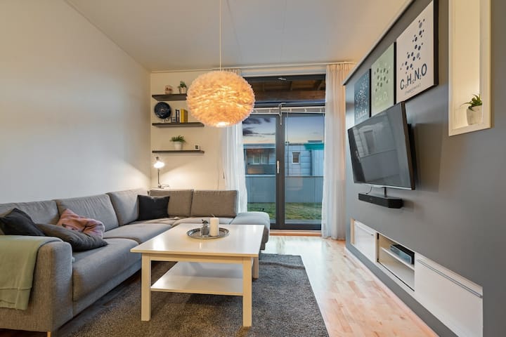 Spacious & Comfy City Centre Gem ~ Mountain Views - Tromsø