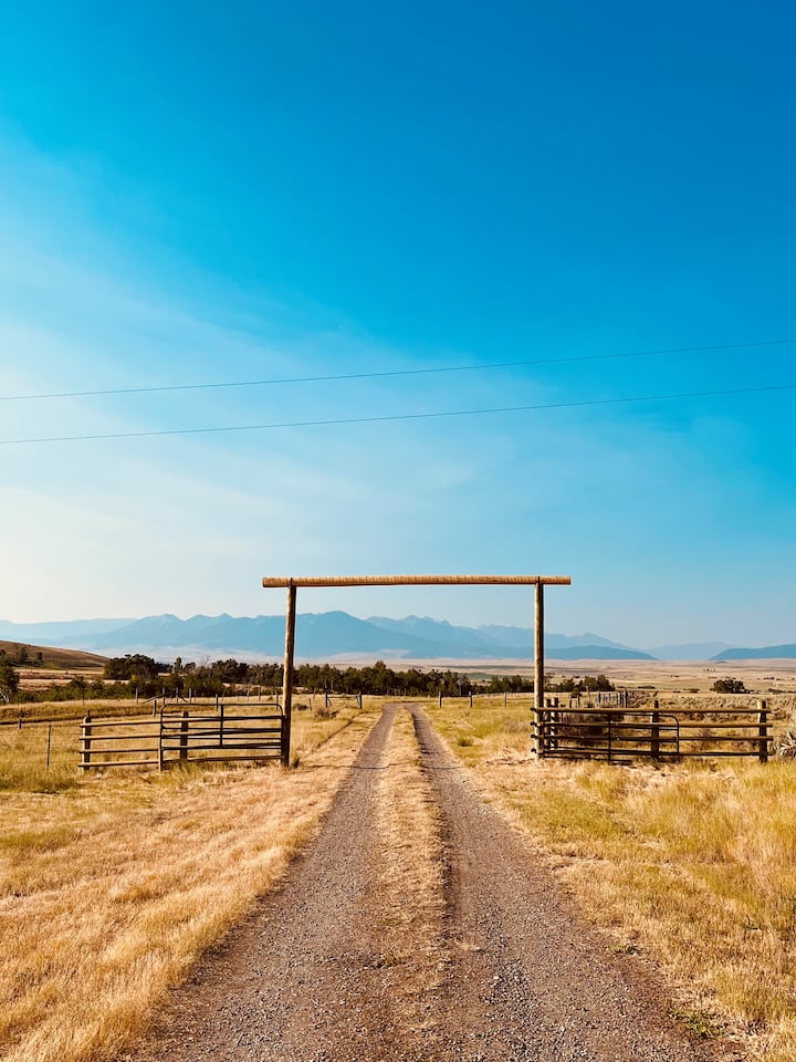 Livingston's Chicken Creek Coop: Log Cabin Dreams! - Montana