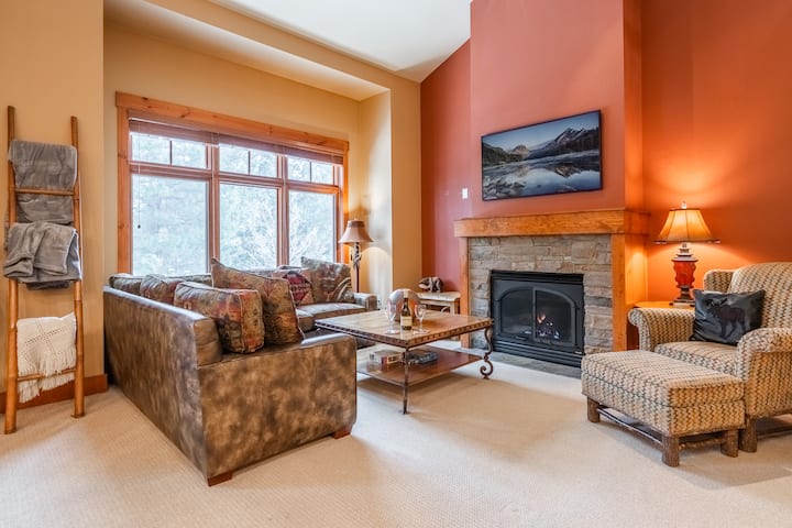 Stunning 3 Bedroom + Loft Cabin - Mammoth Lakes, CA