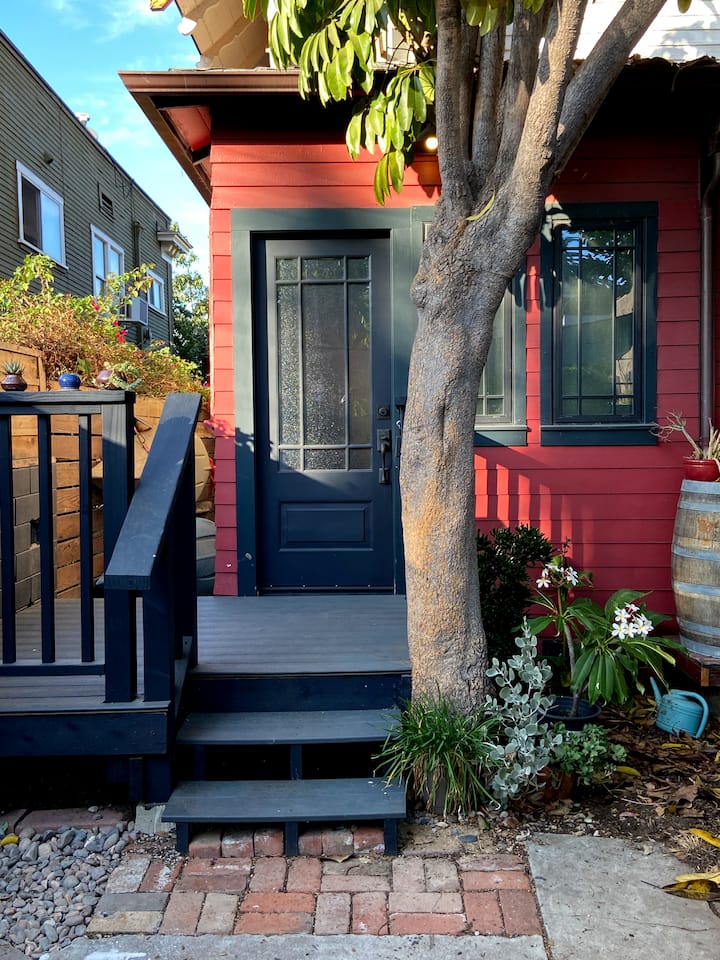 Private Guest Suite Above Sunset Blvd, Echo Park! - Elysian Park - Los Angeles