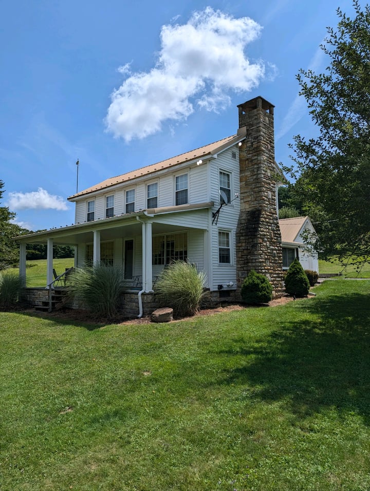 Beautiful Rustic Farmhouse - Hyner Run State Park, North Bend
