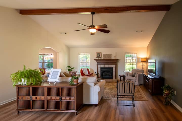 The Shalom Home (House Of Peace) - Siloam Springs, AR