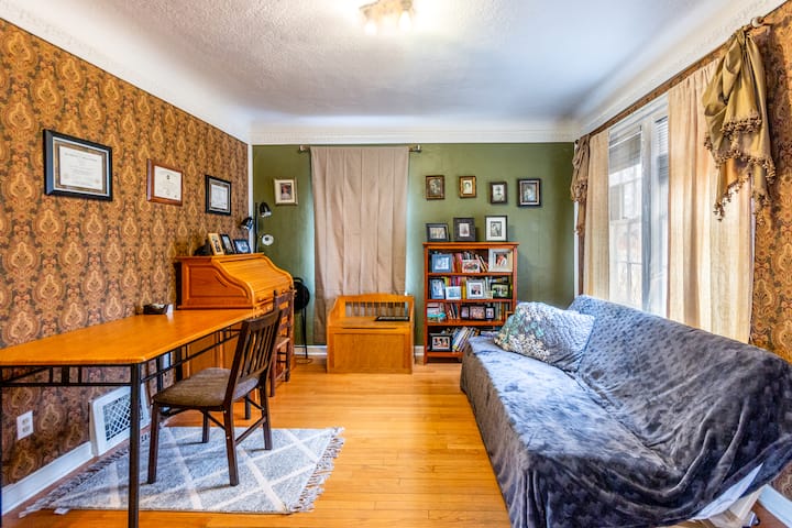 Monthly Rental Of Comfy Room In 1930's Cottage - Billings, MT