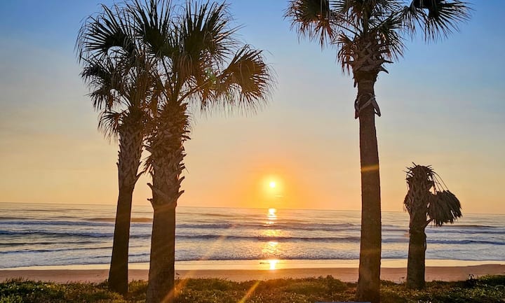Pet Friendly Beach House! - Ormond Beach, FL