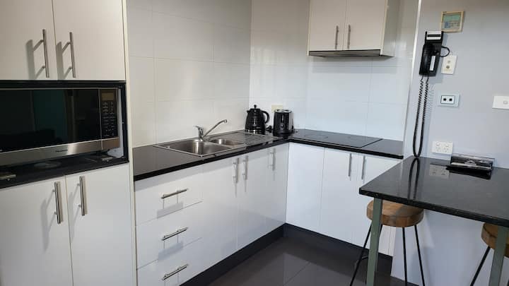 One Bedroom Corner Spa Apartment - Mount Hutton