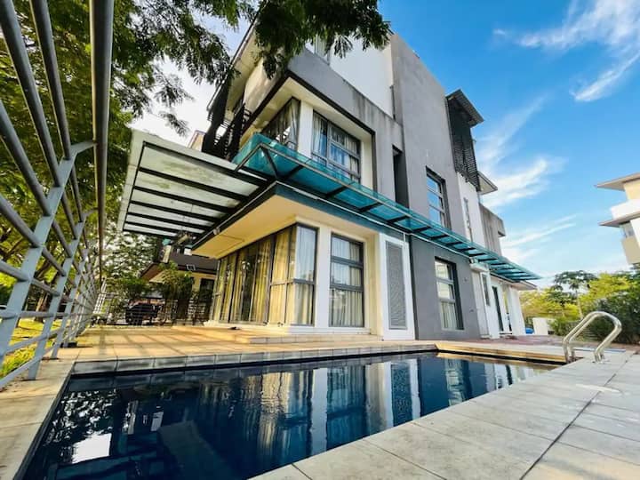 Os Private Pool 3-sty Bungalow 25+ Pax (Classic) - Cyberjaya