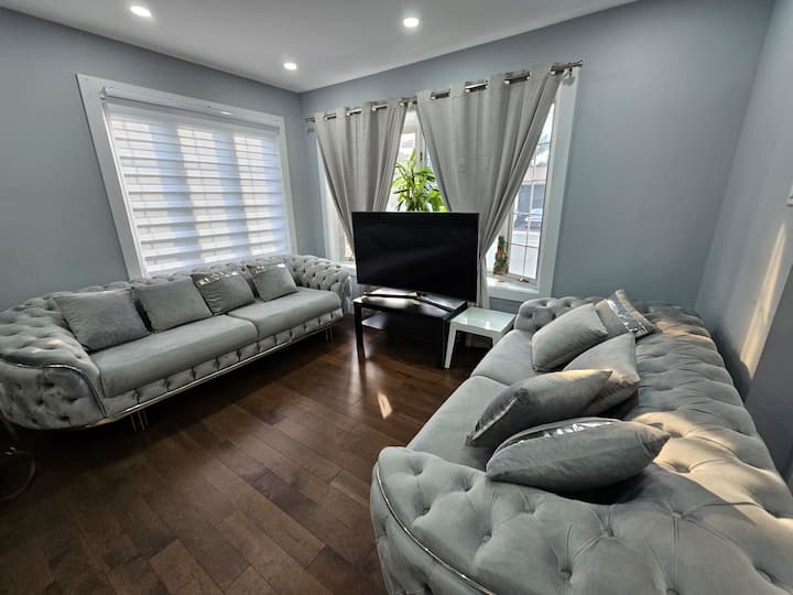 Comfort And Convenience Combined - Laval, Canada