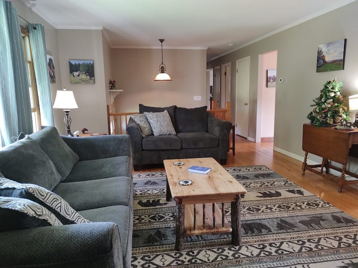 Peaceful Acres Farm Stay Retreat House - 3 Bedroom - Rotterdam, NY