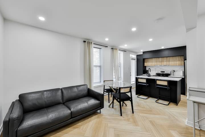 Monthly Stay + Yard + Workspace Near Downtown - Longueuil