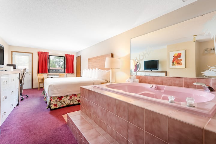 Aloha Beach-king Jacuzzi Balcony - Wisconsin